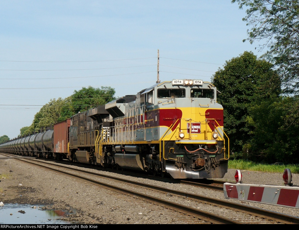 Lackawanna Heritage at 5th Street crossing